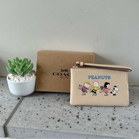 Coach | Bags | Nwt Coach X Peanuts Corner Zip Wristlet With Snoopy And ...